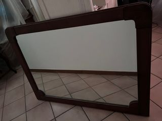 Specchio con cornice in legno