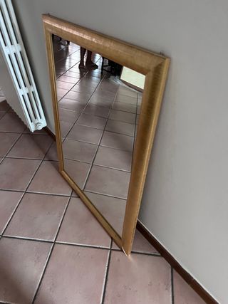 Specchio con cornive dorata