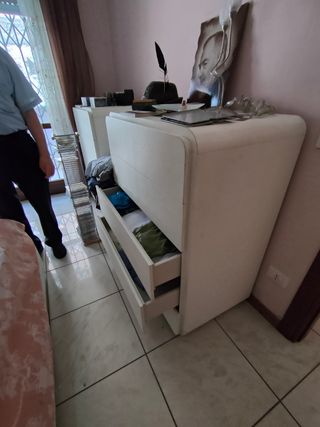 Comò con cassetti in legno