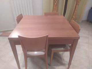 Tavolo con sedie