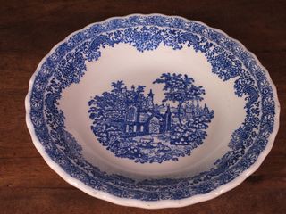 Nice 1871 Piatto fondo con disegni vittoriani