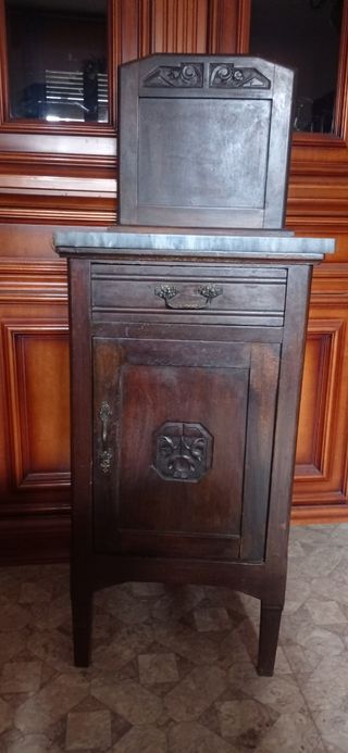 Comodini in ciliegio con piano in marmo