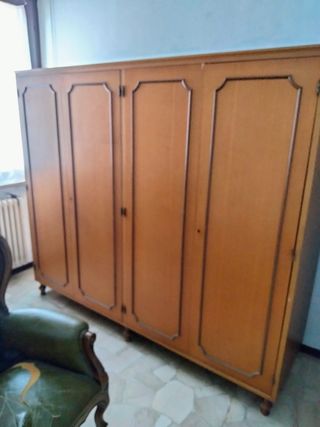 Armadio in legno 4 ante