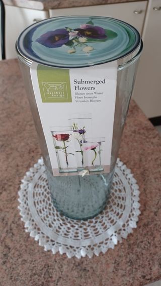 Vaso per immergere un fiore reciso