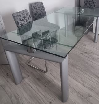 Tavolo in vetro allungabile