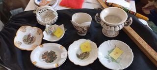 piccoli oggetti da collezione hanno diversi anni