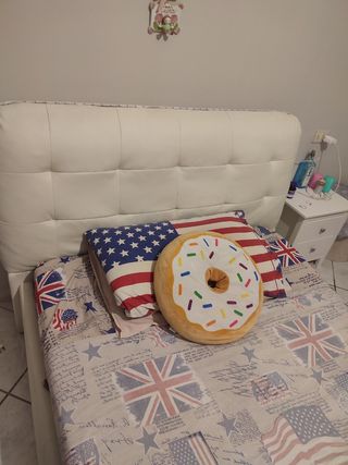Letto da una piazza e mezza in pelle bianca