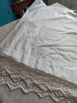 Lenzuolo matrimoniale ricamato solo sopr