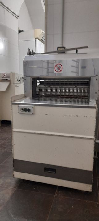 Imbusta pane e taglia pane