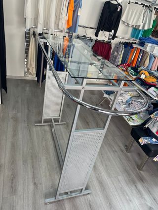 Stend Ovale per Negozio d'abbigliamento