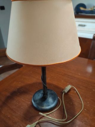 Lampada da tavolo in ferro