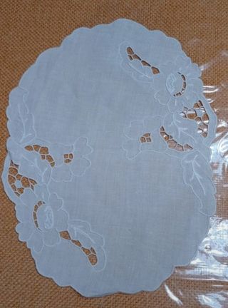 Centro in lino bianco