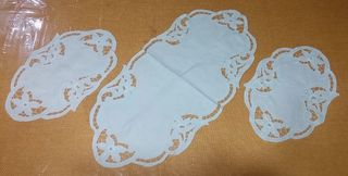 Centri a intaglio e ricamo