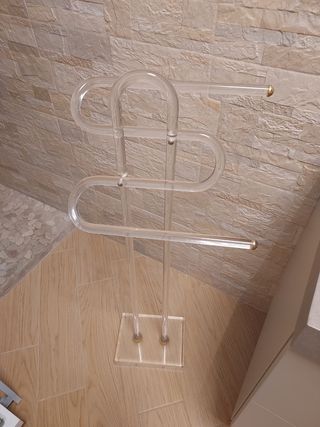 Piantana porta asciugamani in plexi