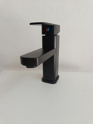 Rubinetto nero opaco bagno