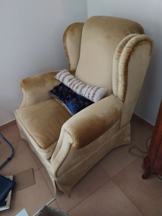 poltroncina in raso di seta oro