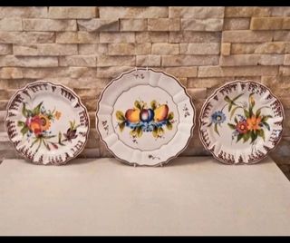 Tre piatti di Bassano dipinti a mano