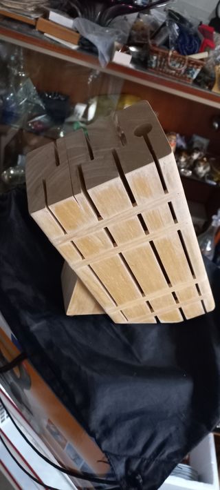 CEPPO IN LEGNO PORTACOLTELLI MOLTO PESANTE