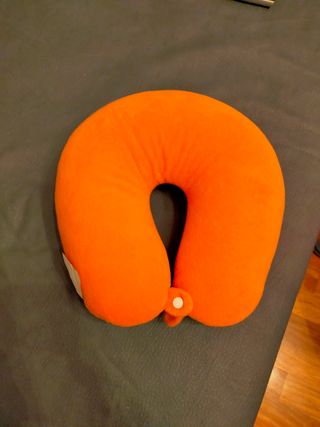 due cuscini per collo