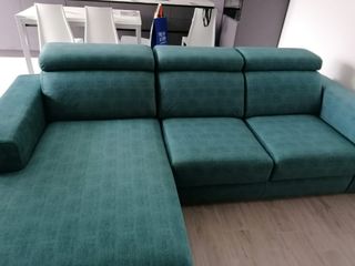 divano tre posti con chaise longue