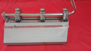 VINTAGE BATES ATTREZZO PERFORATRICE