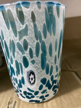 bicchiere di vetro sofiato di murano