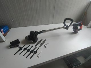 Decespugliatore/tagliaerba a batteria