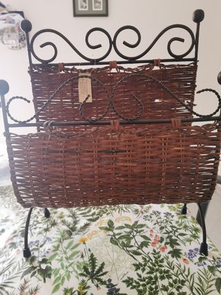 Portalibri o riviste in ferro battuto