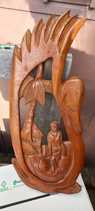 scultura in legno fatta a mano da appendere