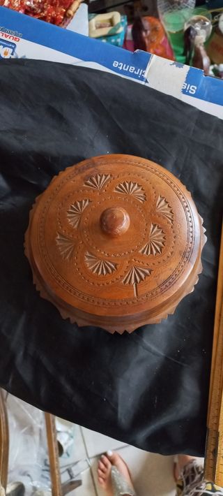 BELLA SCATOLA IN LEGNO INTAGLIATA