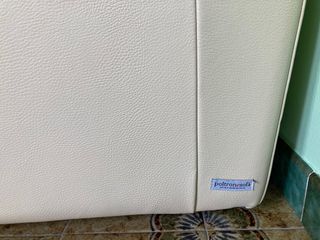 Divano a tre posti in eco pelle bianco