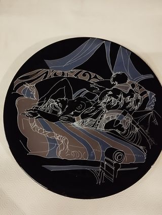 Piatto centrotavola in ceramica.