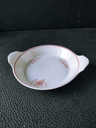 Piattino con manici in porcellana