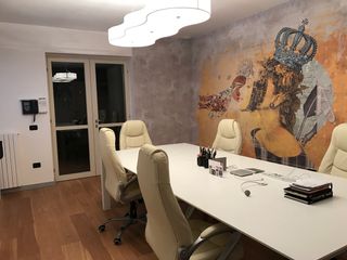 tavolo riunioni in Corian finitura bianco opco