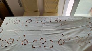 tovaglia fatta a mano per 12 persone