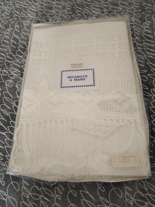 Asciugamani ricamato a mano