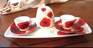 Set caffè rose rosse