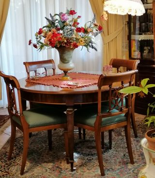 Tavolo rotondo elegante da salone