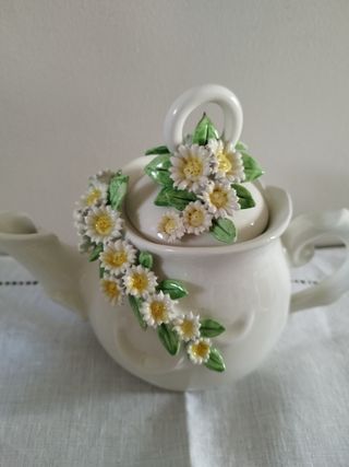 Caraffa in ceramica bianca