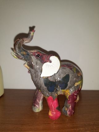 Elefante multicolor