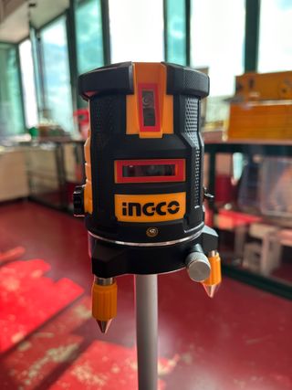 Livella laser con treppiedi