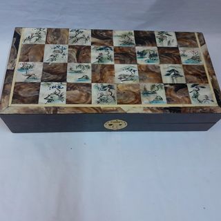 scatola vintange ricoperta in madreperla