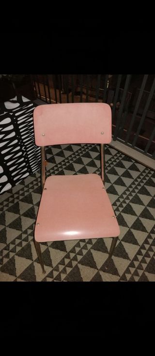 Sedie in fórmica rosa (due)