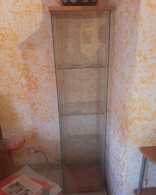 Vetrina ikea con faretto