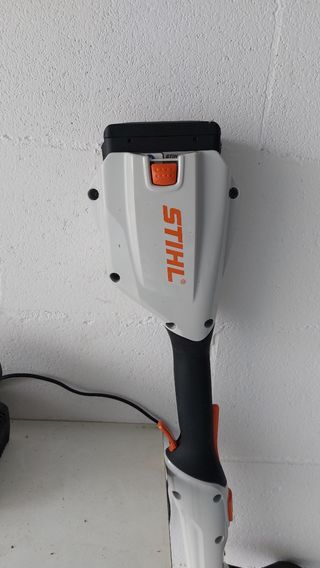 Decespugliatore a batteria STIHL