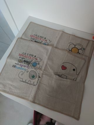 Tovagliette morbide con tovagliolo