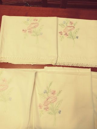 Lenzuolo e fodere ricamato