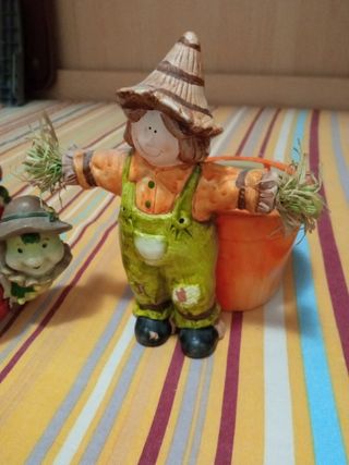 Salvadanaio e due vasetti