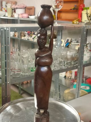 Statuetta etnica in legno