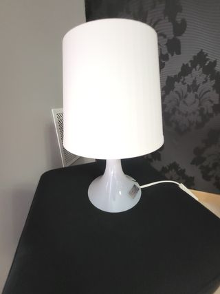 Lampada da comodino bianca o rossa